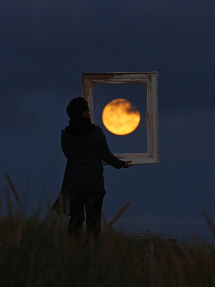 Charming Moon – Feel Desain | your daily dose of creativity
