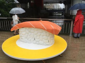 MASSIVE PLATES OF SUSHI FLOATING IN THE RIVER – Feel Desain | your ...
