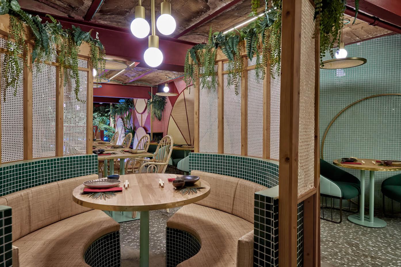 A Spanish tropical sushi restaurant designed by Masquespacio – Feel ...